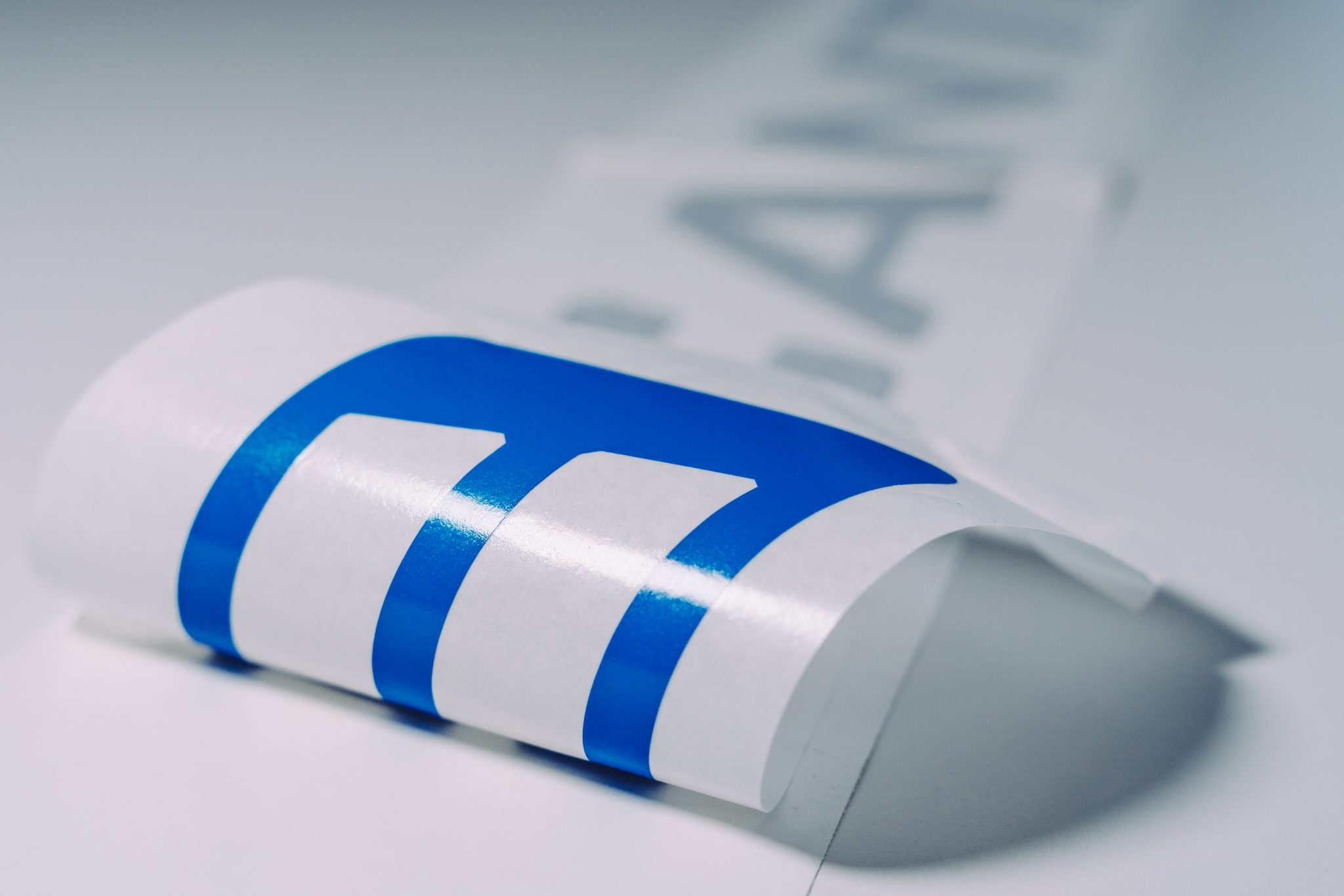 "Ready to Recognize" eCANTER stickers for pylons and wall moduls - FUSO ...